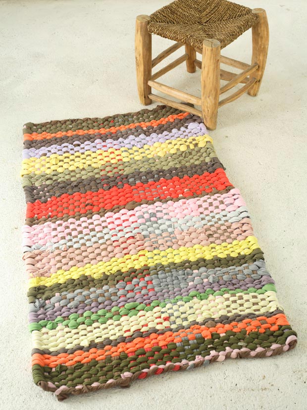DIY : Un tapis tissé à partir de vieux tee-shirts